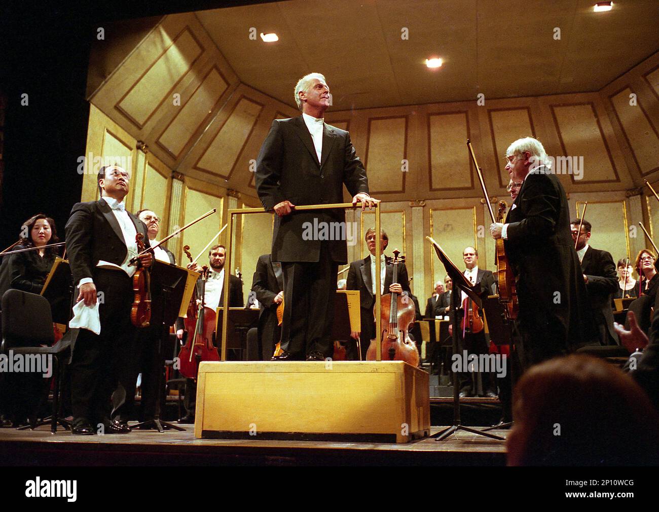 Argentine-Israeli conductor Daniel Barenboim greets a Teatro Colón ...