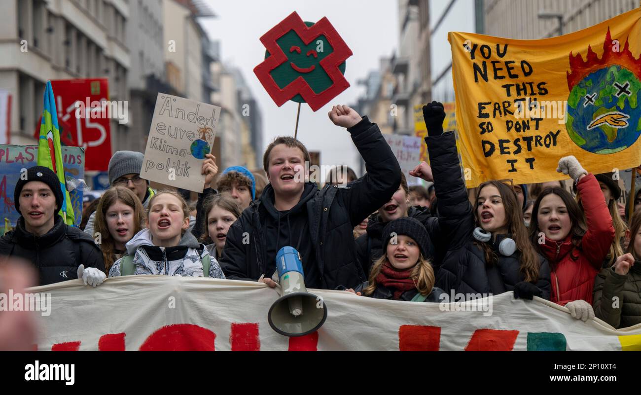 Berlin, Germany. 03rd Mar, 2023. Numerous people with signs and banners ...