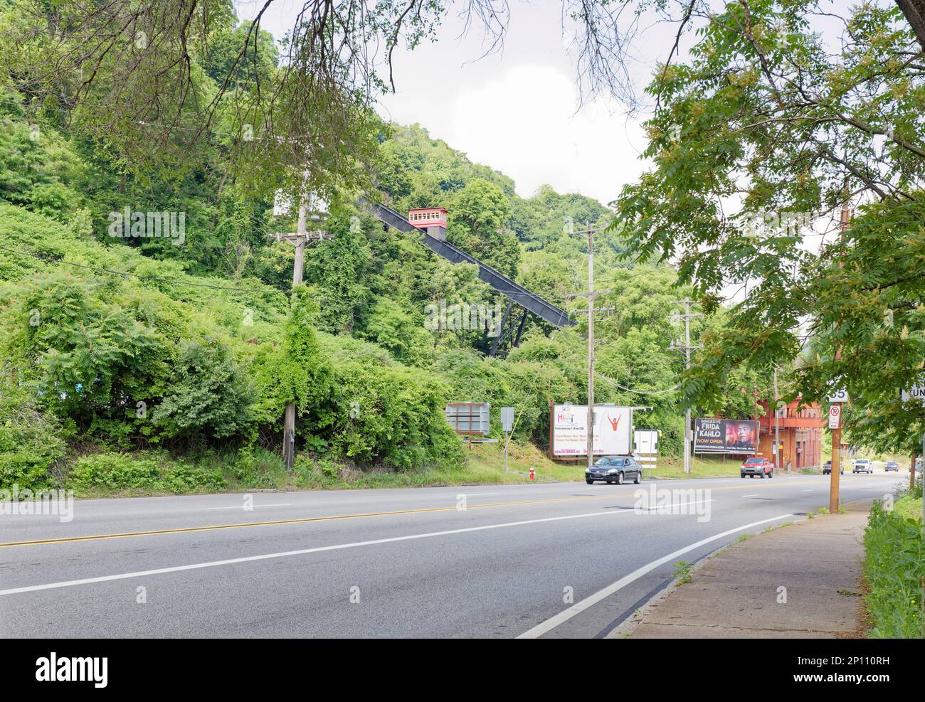 Pittsburgh South Shore: Landmark Duquesne Incline carries tourists and ...