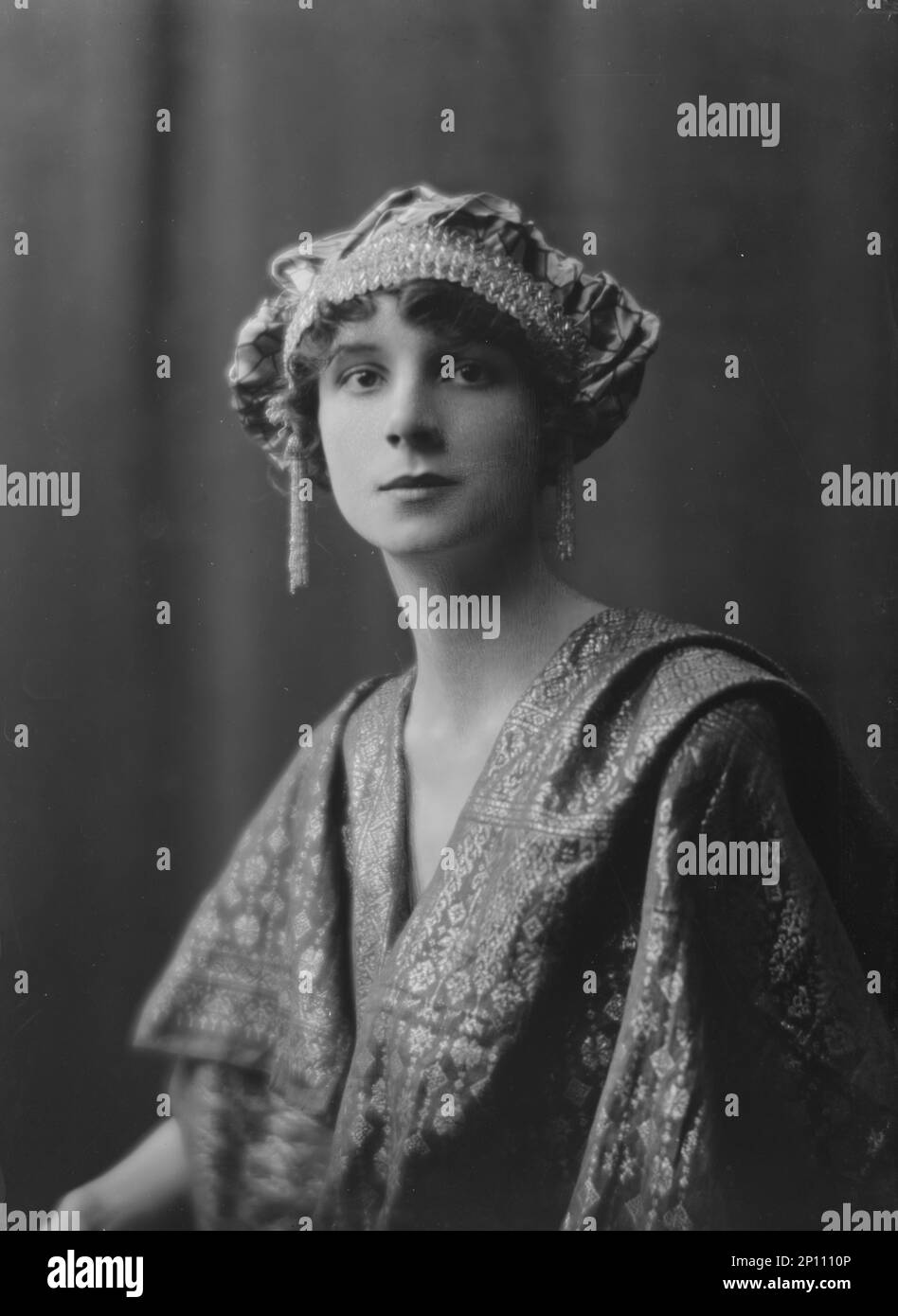 Charles, Lillian, Miss, portrait photograph, 1916 Stock Photo - Alamy