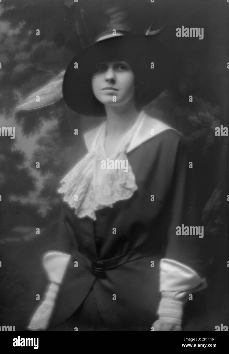 Claflin, Beatrice, portrait photograph, 1913 Stock Photo - Alamy