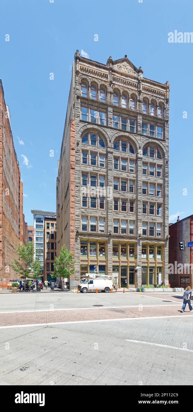 Richardsonian romanesque style hi-res stock photography and images - Alamy