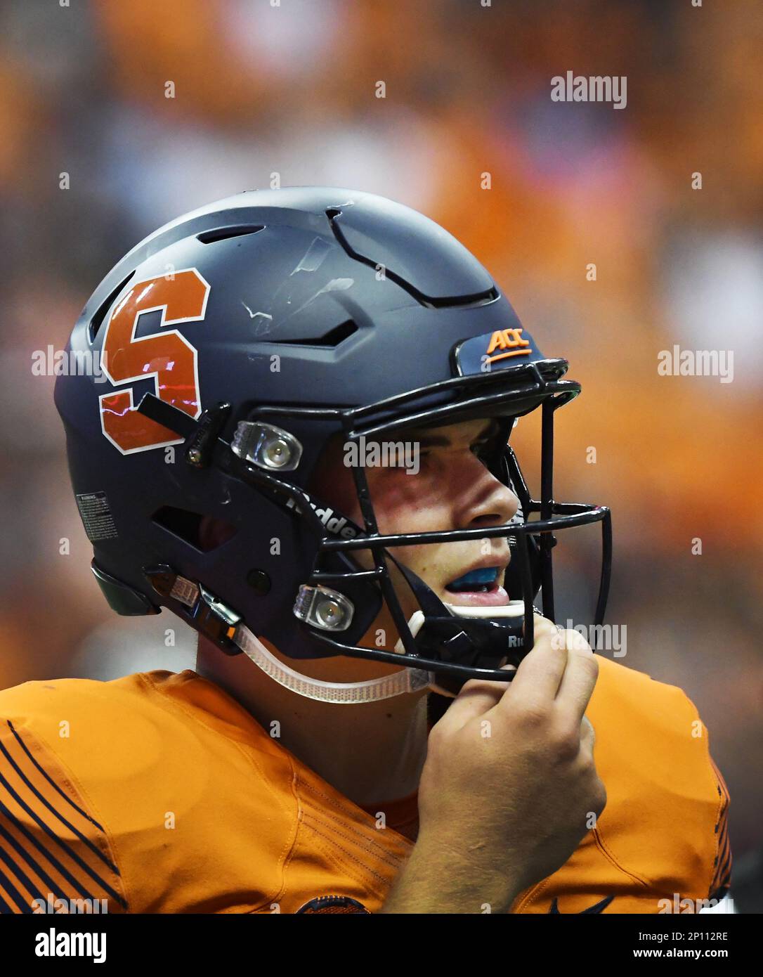 September 2, 2016: Syracuse University quarterback Eric Dungey #2 looks ...