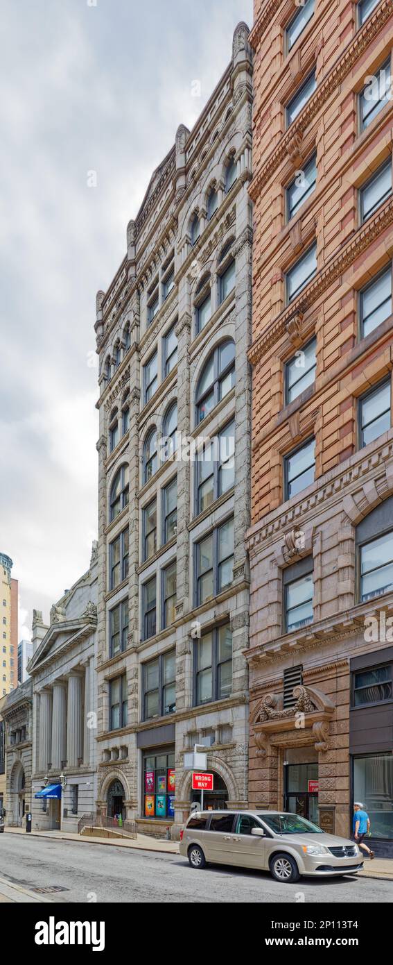 Pittsburgh Downtown: Fidelity Building is a granite-faced Richardsonian ...