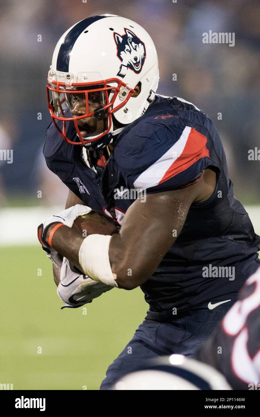 September 01, 2016: UConn Running Back Ron Johnson (3) rushes for a ...
