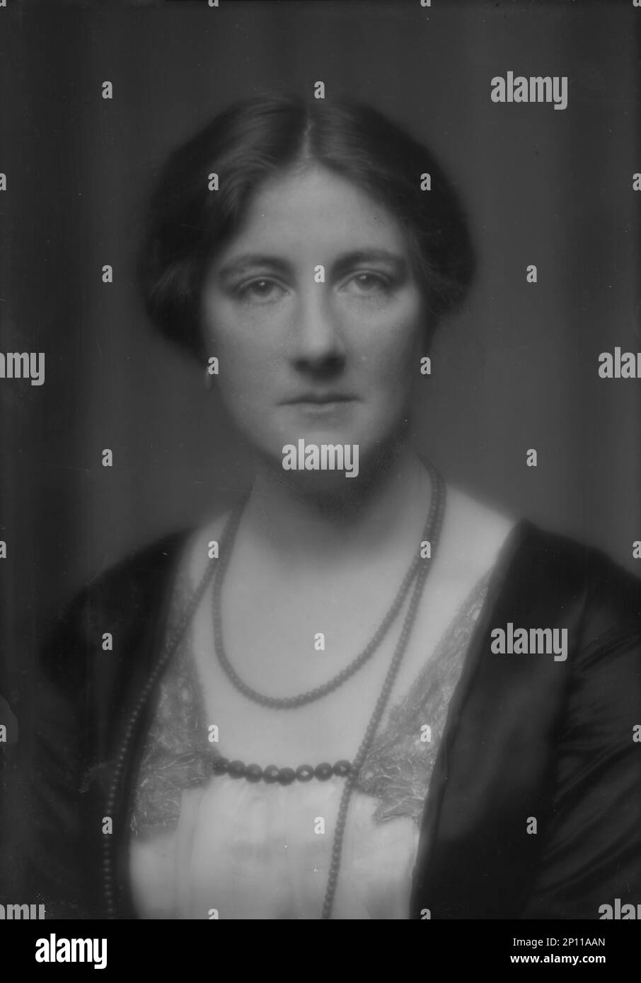 Duquesne, Mrs., portrait photograph, 1913 Stock Photo - Alamy