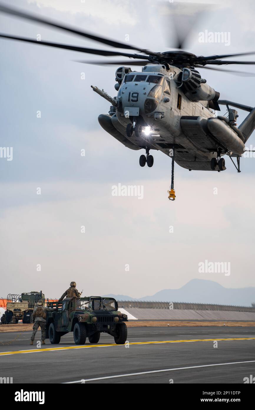External load operation hi-res stock photography and images - Alamy