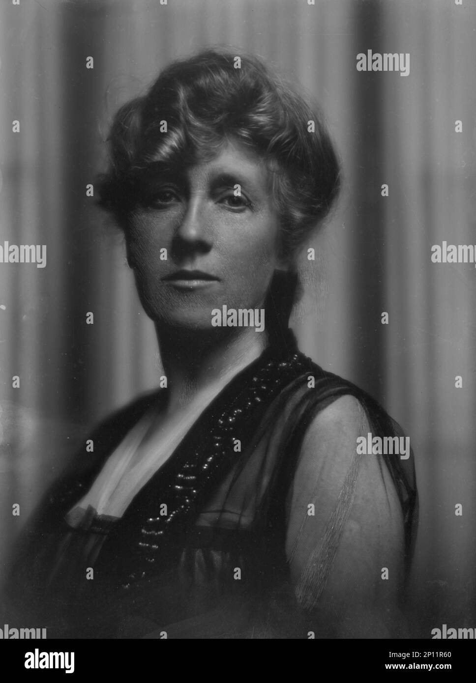 Henry, Mrs., portrait photograph, 1916 Stock Photo - Alamy
