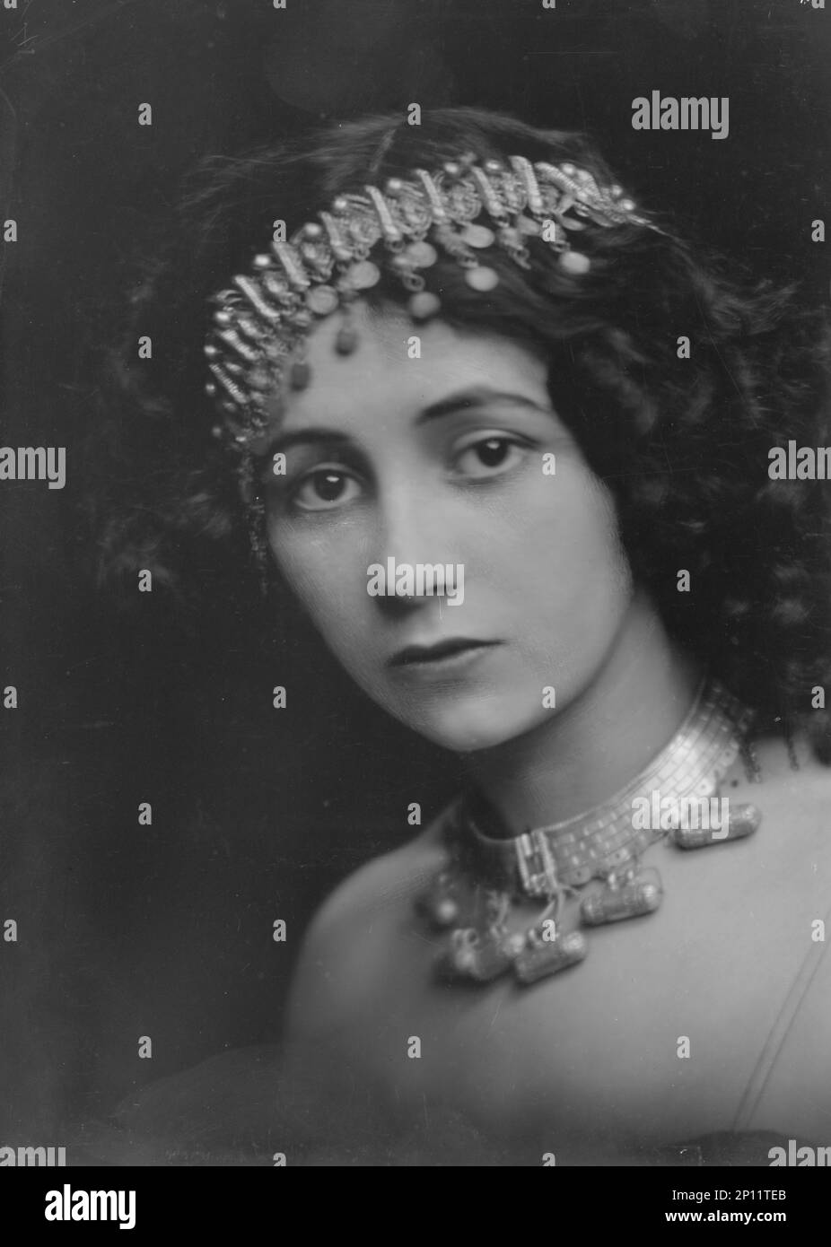Gold glass portrait Black and White Stock Photos & Images - Alamy