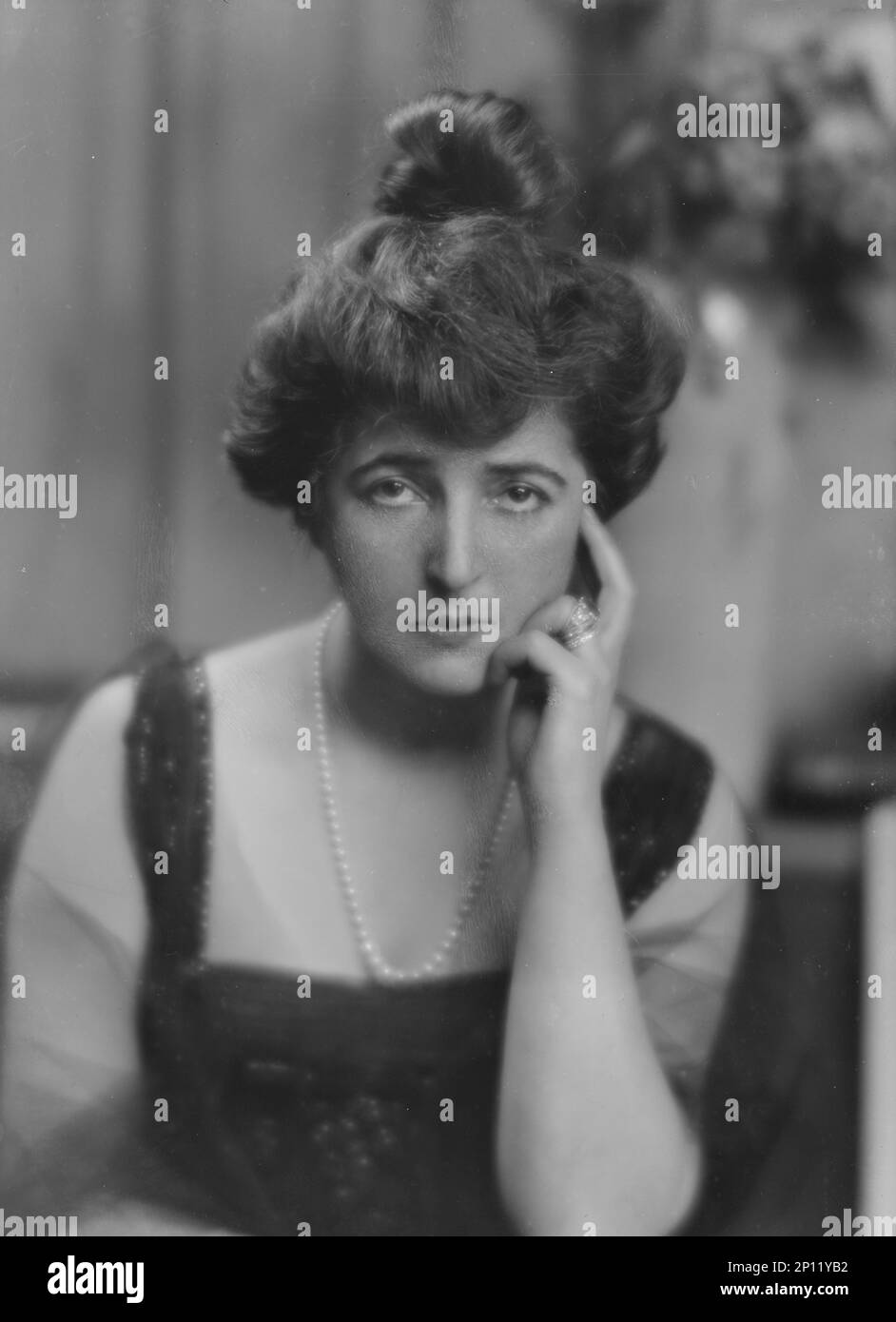 Jacobson, Clarence, Mrs., portrait photograph, 1916 Stock Photo - Alamy