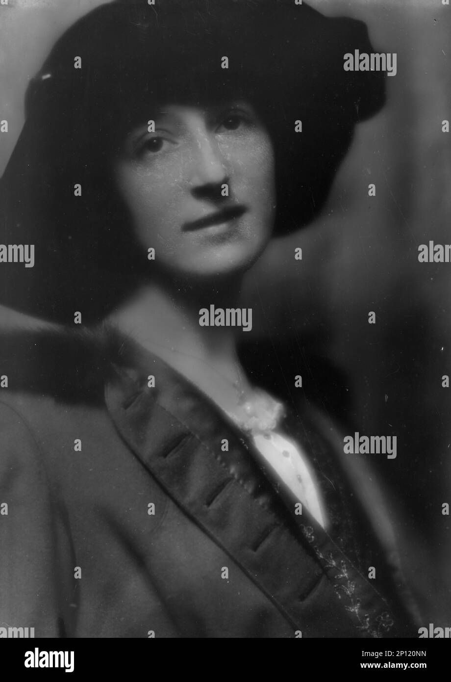 Kalish, Lillian, Miss, portrait photograph, 1913 Stock Photo - Alamy