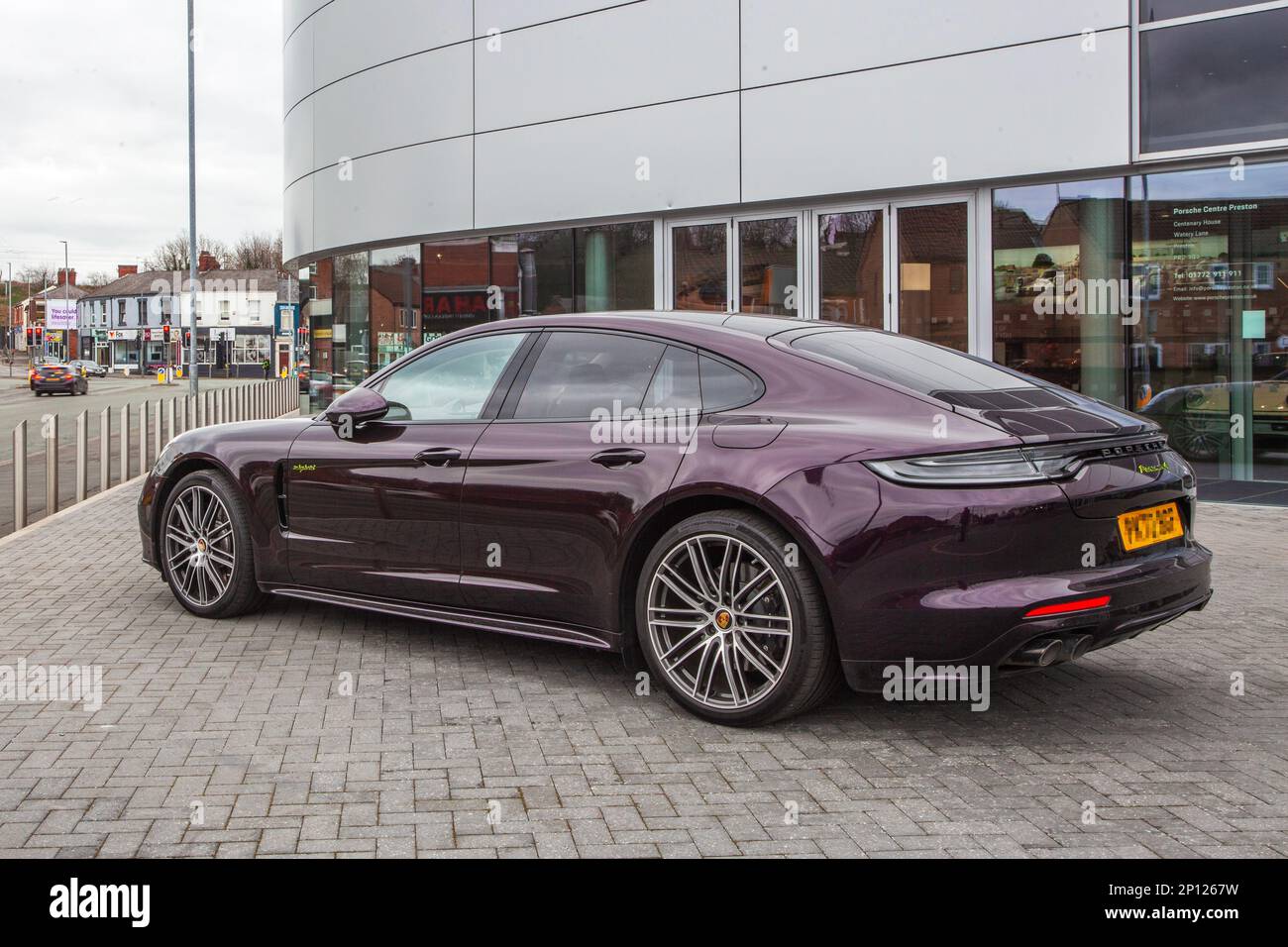 Plug in porsche hi-res stock photography and images - Alamy