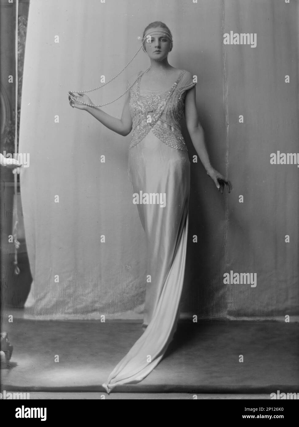 Black beaded gown hi-res stock photography and images - Alamy