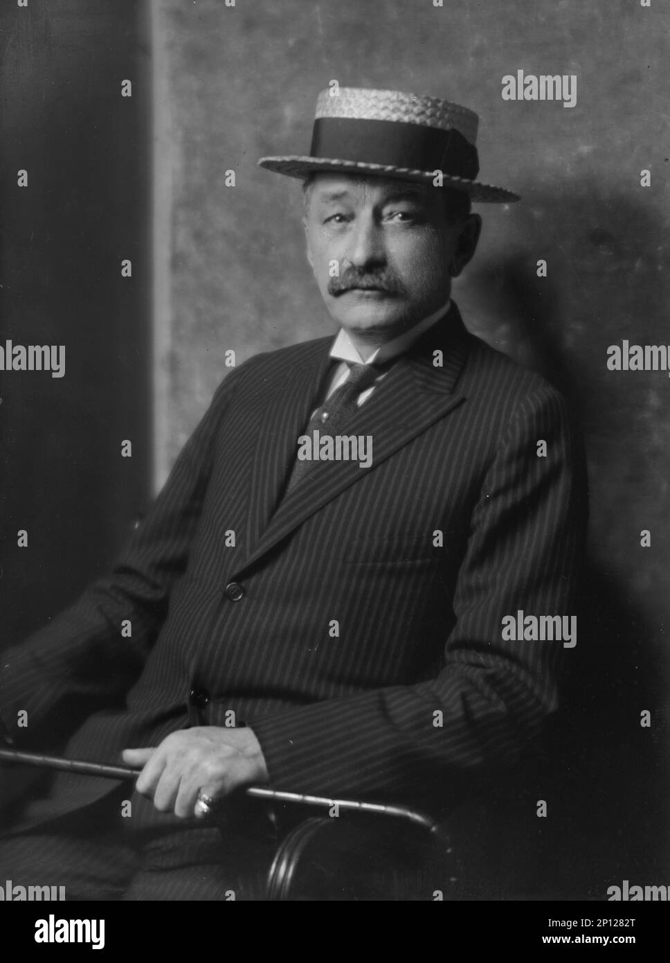 Mandelkern, Mr., portrait photograph, 1916 Stock Photo - Alamy