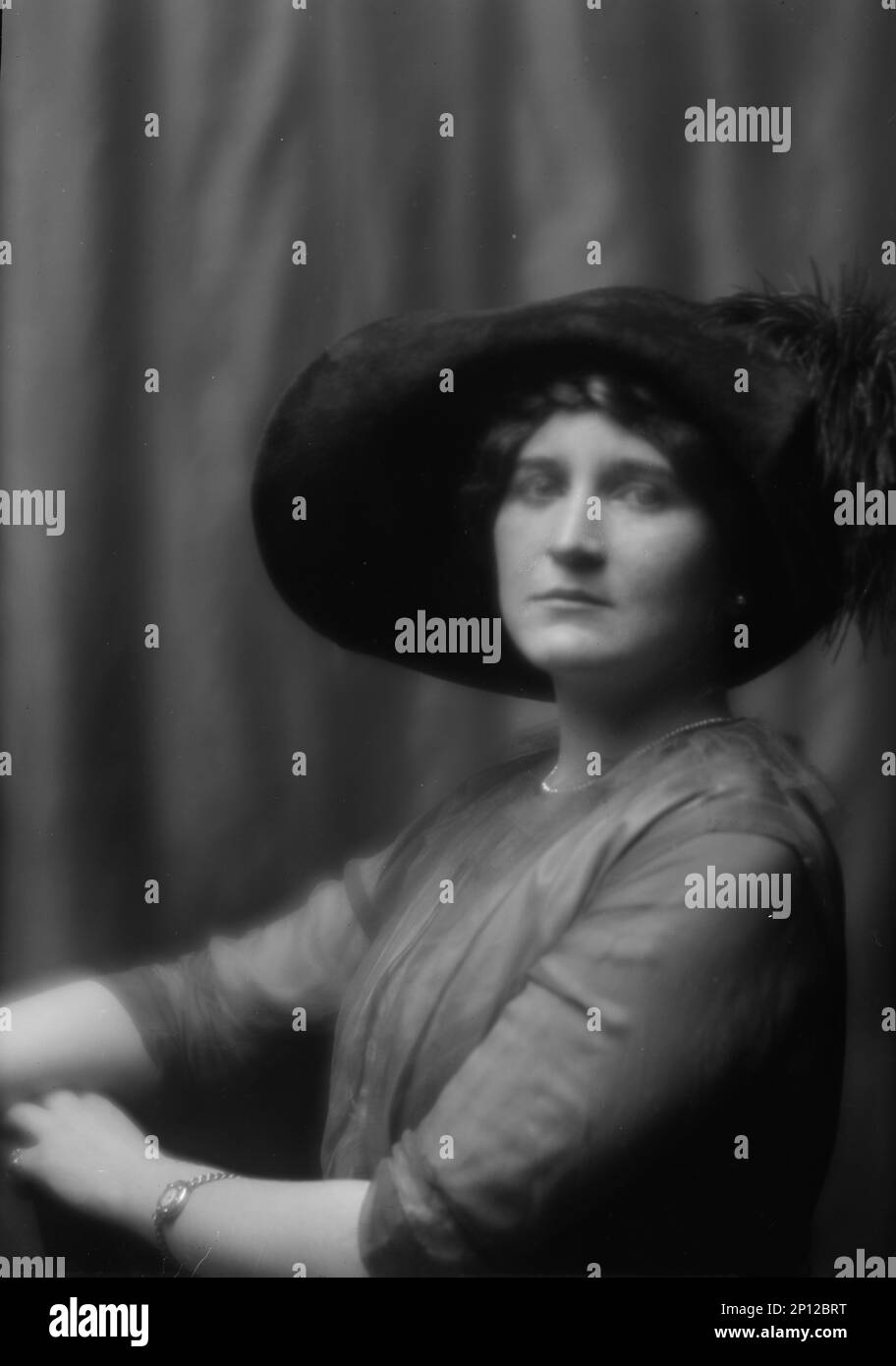 Montgomery, Margaret Phelps, Miss, portrait photograph, 1912 Sept. 27 ...