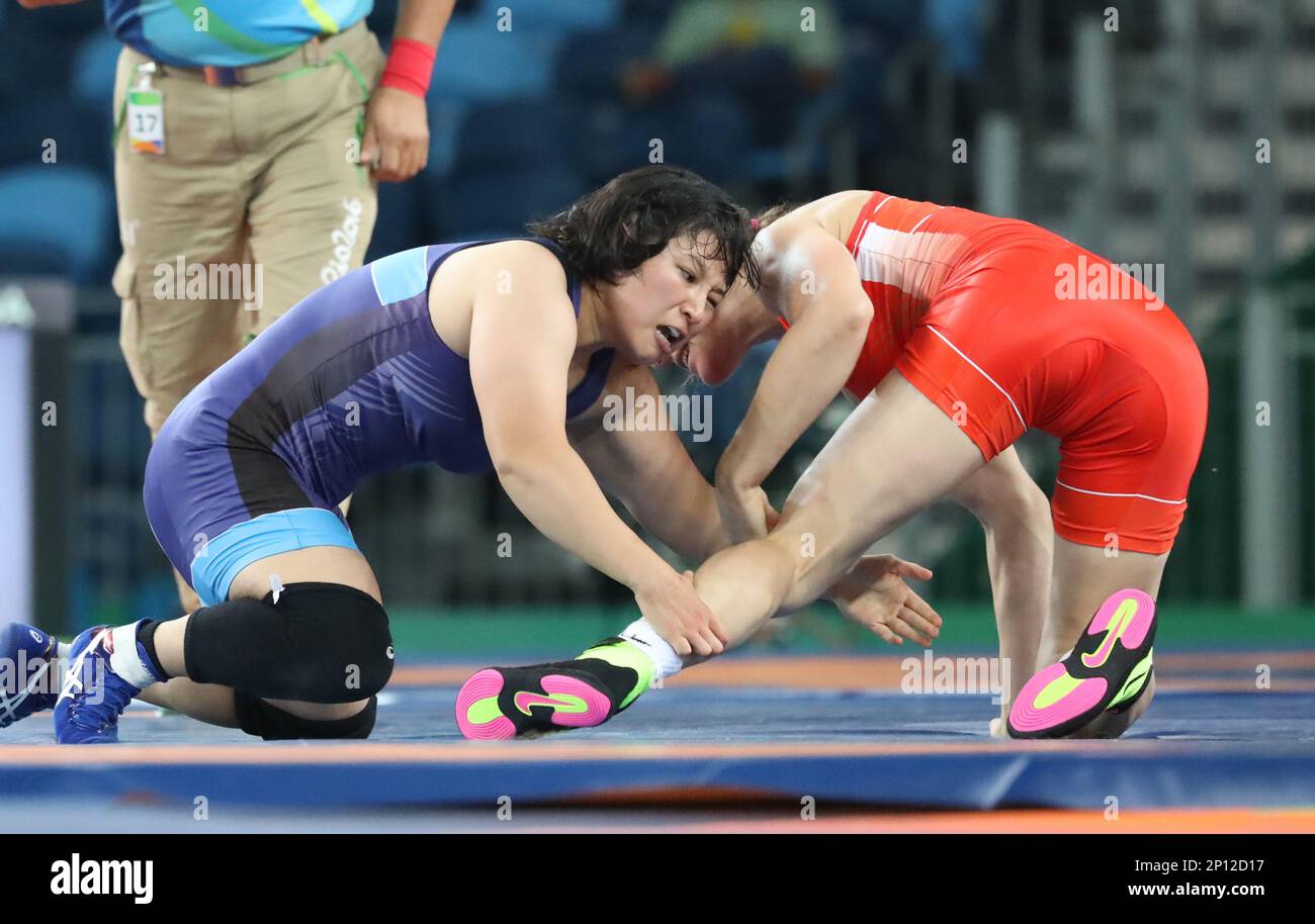Japan's wrestler Sara Dosho (L) faces off Natalia Vorobeva of Russia in ...