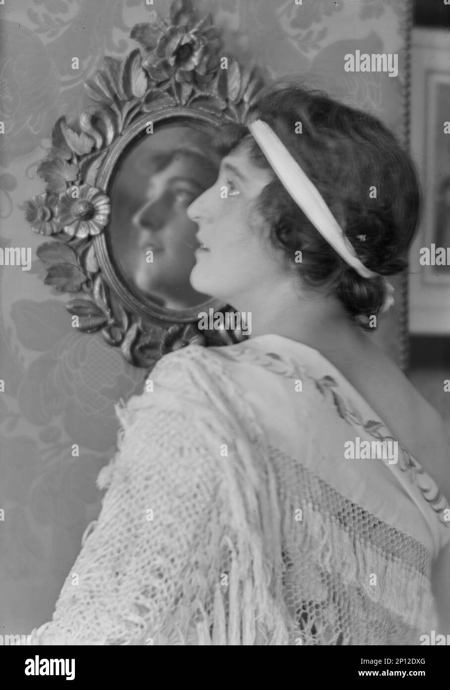 Namara-Toye, Mme., portrait photograph, 1912 Stock Photo - Alamy