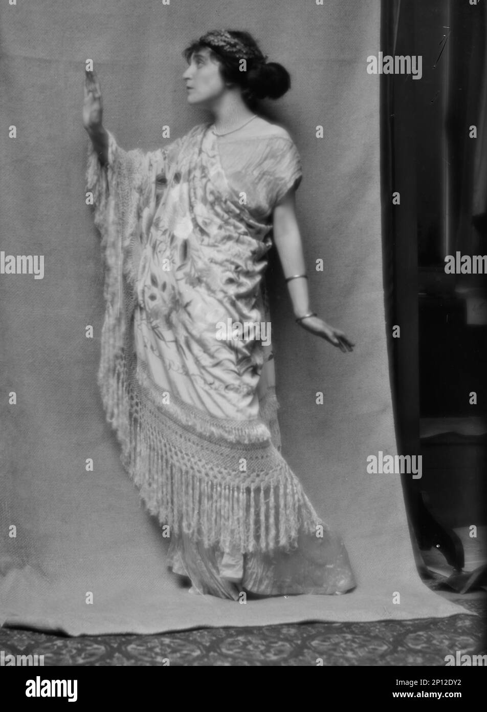 Full length portrait musical Black and White Stock Photos & Images - Alamy