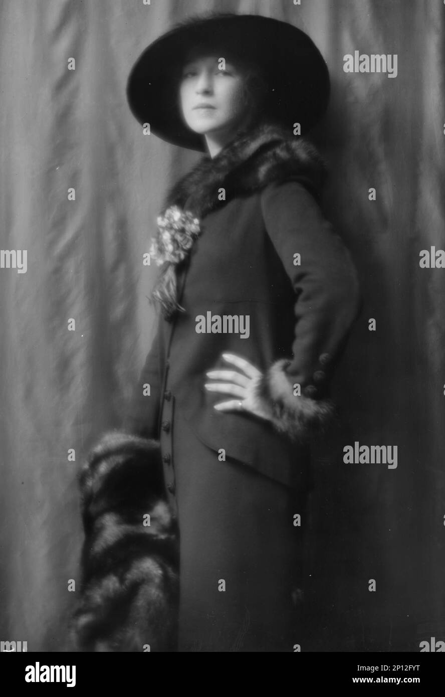Osborn, Audrey, Miss, portrait photograph, 1913 Stock Photo - Alamy