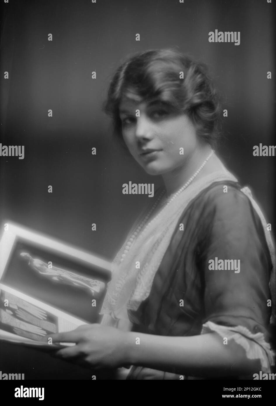 Ottie, Miss, portrait photograph, 1913 Stock Photo - Alamy