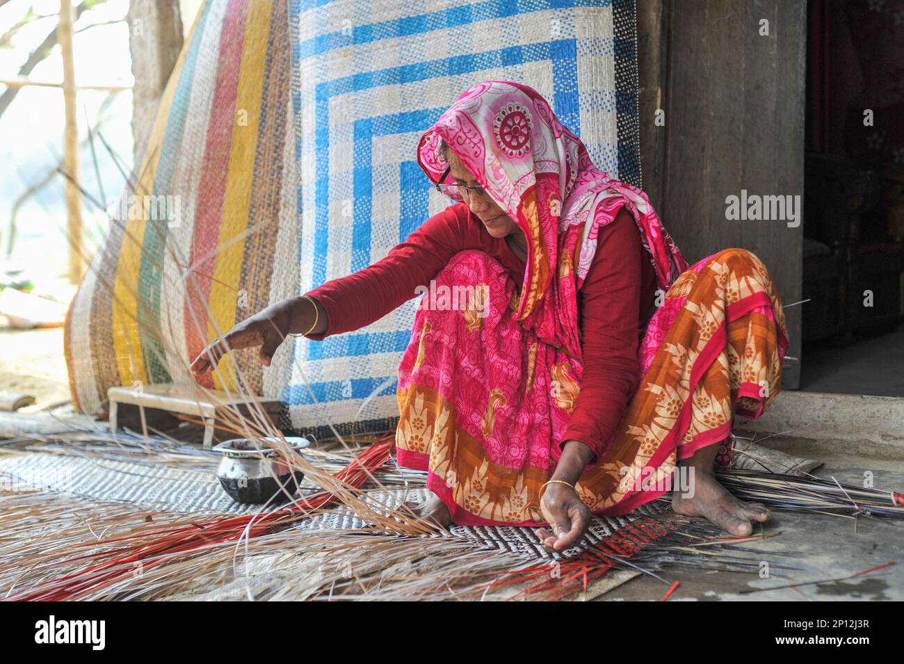 Sylhet-Bangladesh: Rina Begum, 03 March 2023, 50, weaves UNESCO ...
