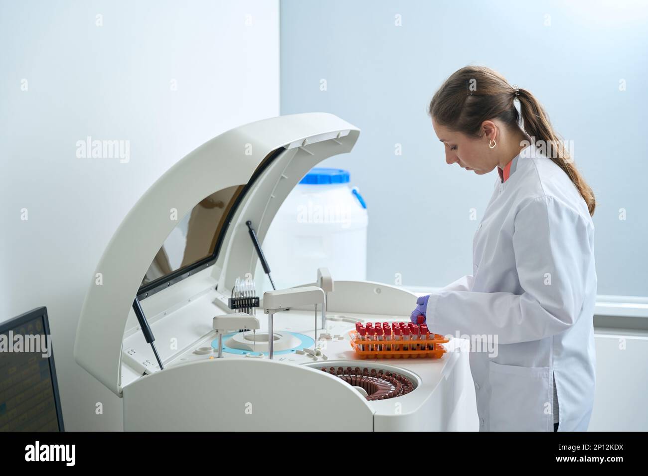 Woman conducts laboratory diagnostics in the testing unit Stock Photo ...