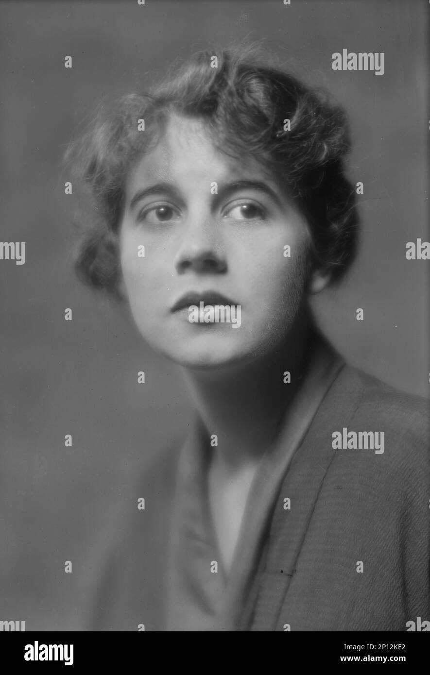 Quinn, Miss, friend of, portrait photograph, 1915 Stock Photo - Alamy