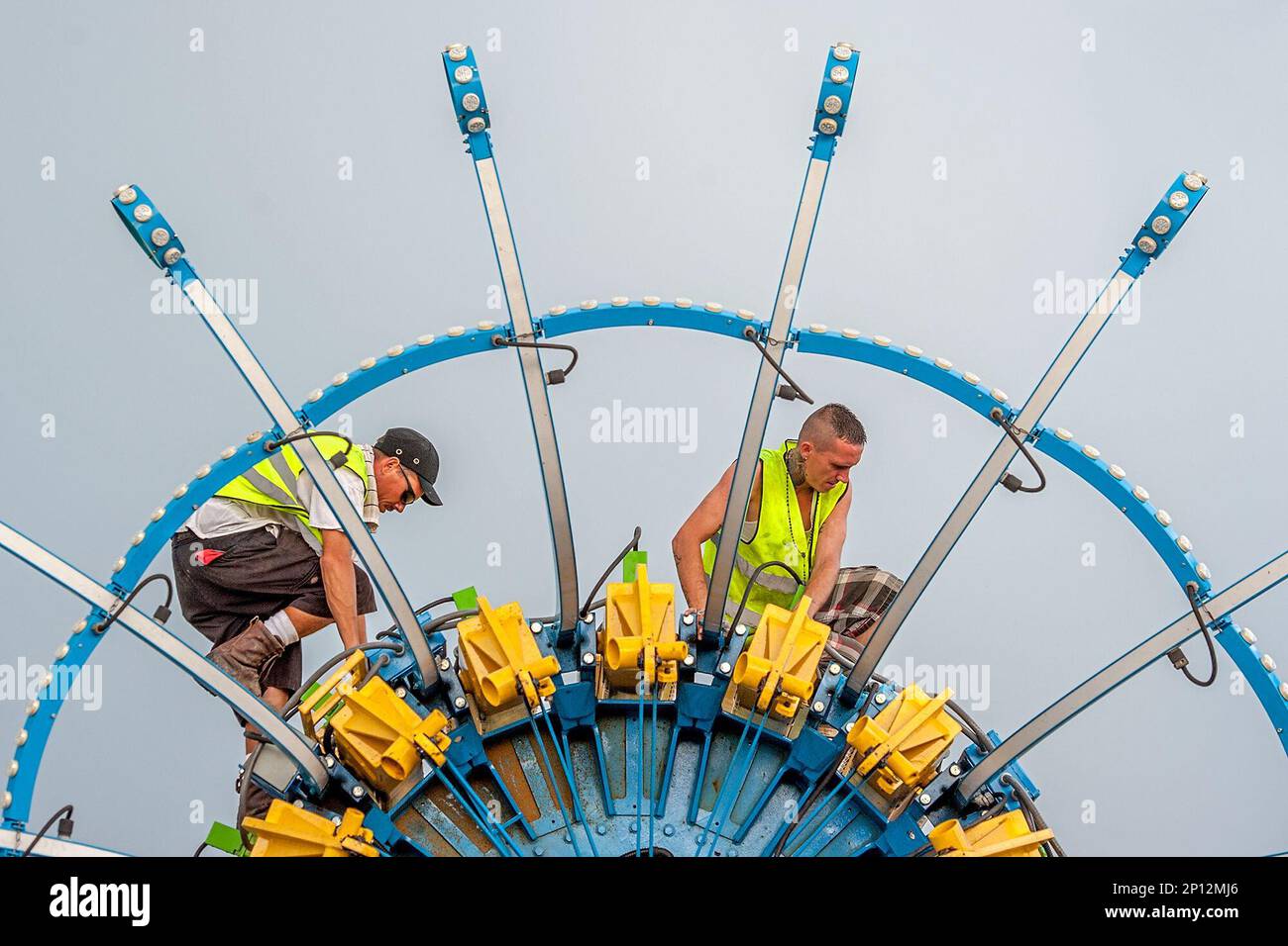 In this Sunday, Aug. 14, 2016 photo, Deggeller Attractions employees ...