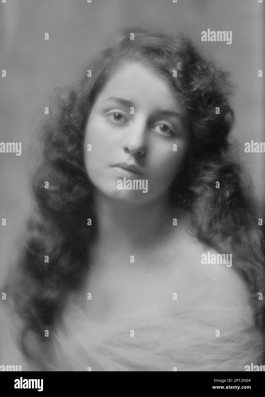 Miss jeunesse hi-res stock photography and images - Alamy