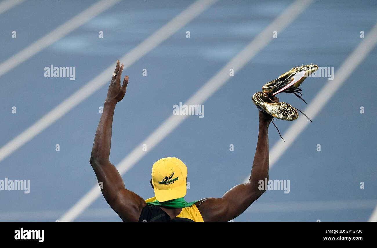 Jamaica's Usain Bolt celebrates winning the men's 100-meter final ...