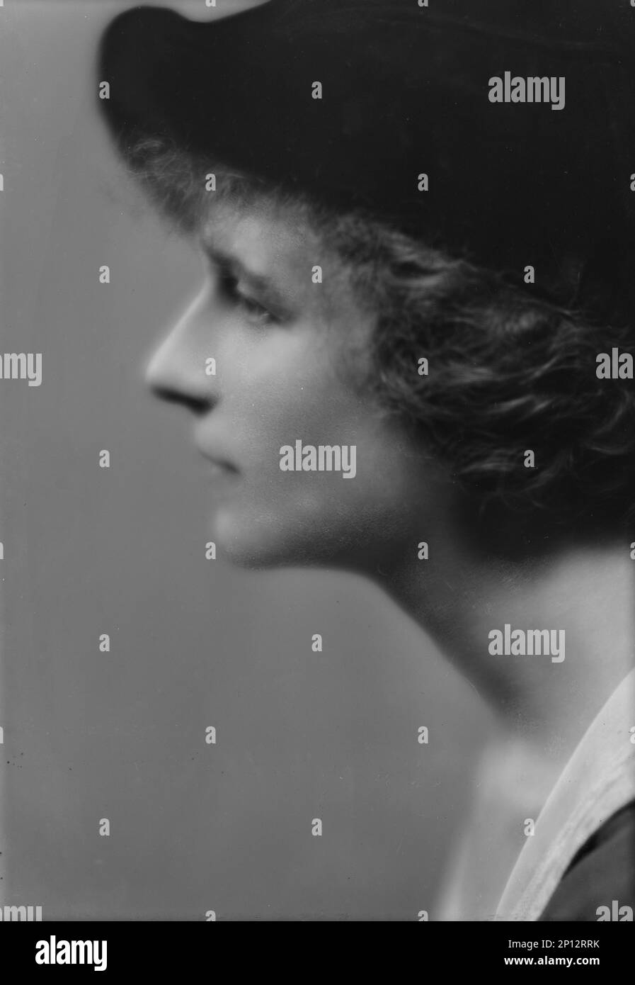 Shearson, Phyllis, Miss, portrait photograph, 1914 Sept. 22 Stock Photo ...