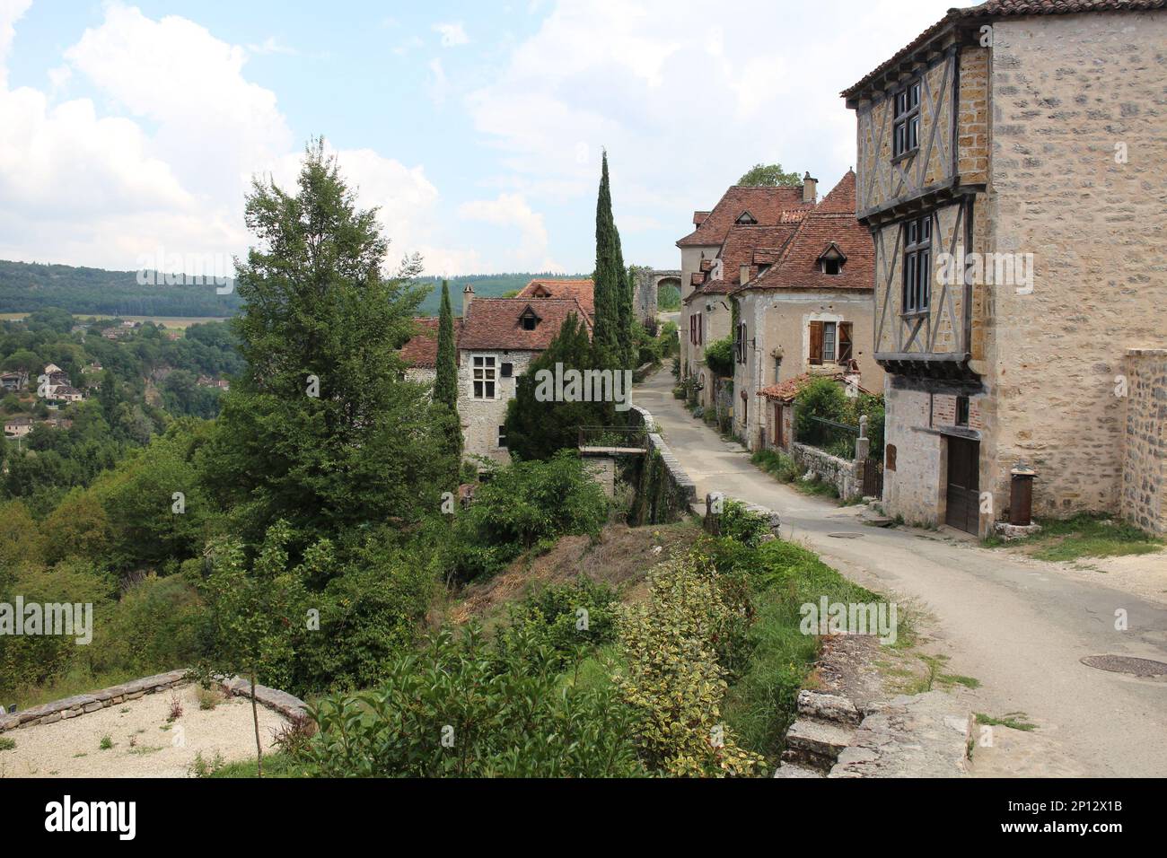 Village saint cirq lapopie hi-res stock photography and images - Alamy