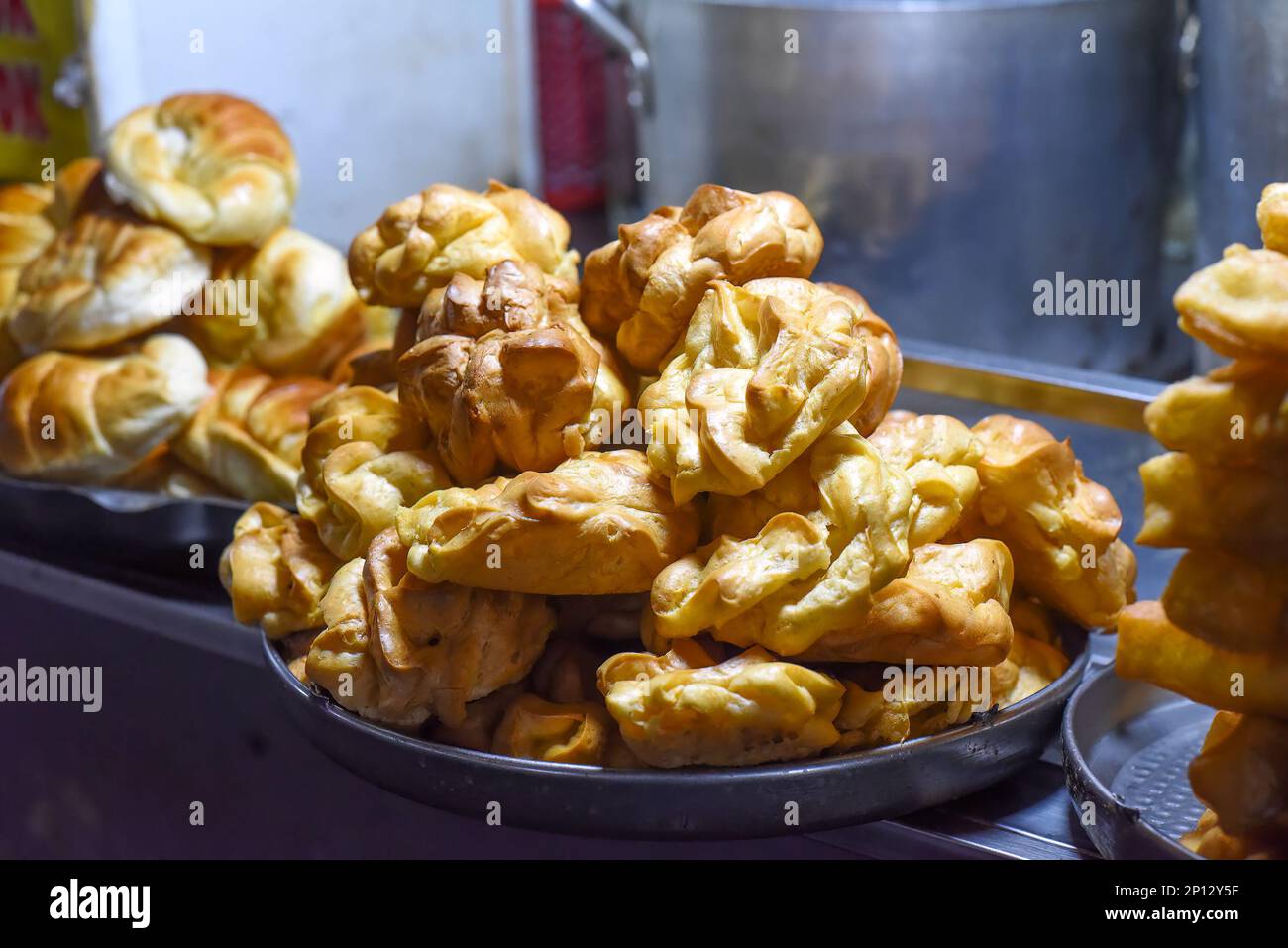 eclair pastries with custard cream in night market of street food in Da ...