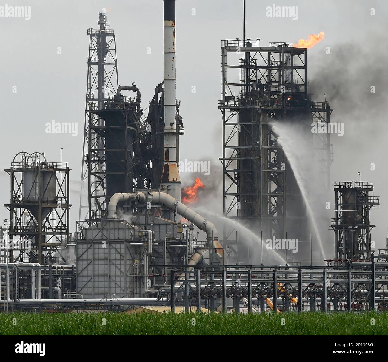 Smoke billows from Motiva's Convent Refinery as emergency officials ...