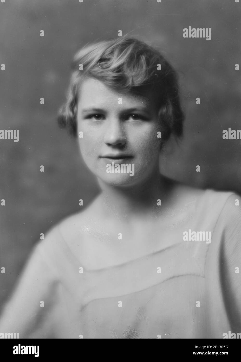 Portrait photograph of unidentified woman hi-res stock photography and ...