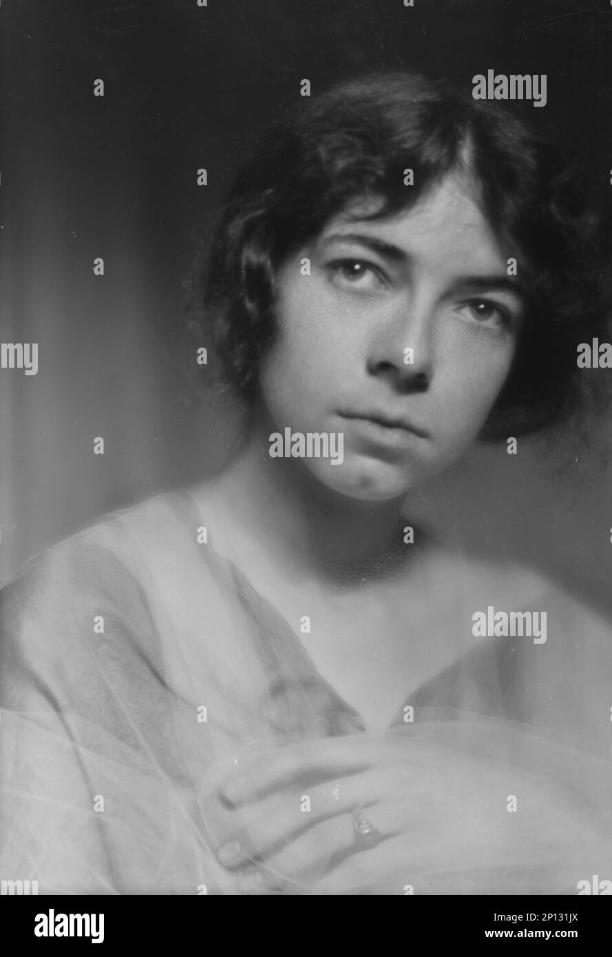 Velie, Marjorie, Miss, portrait photograph, 1913 Stock Photo - Alamy