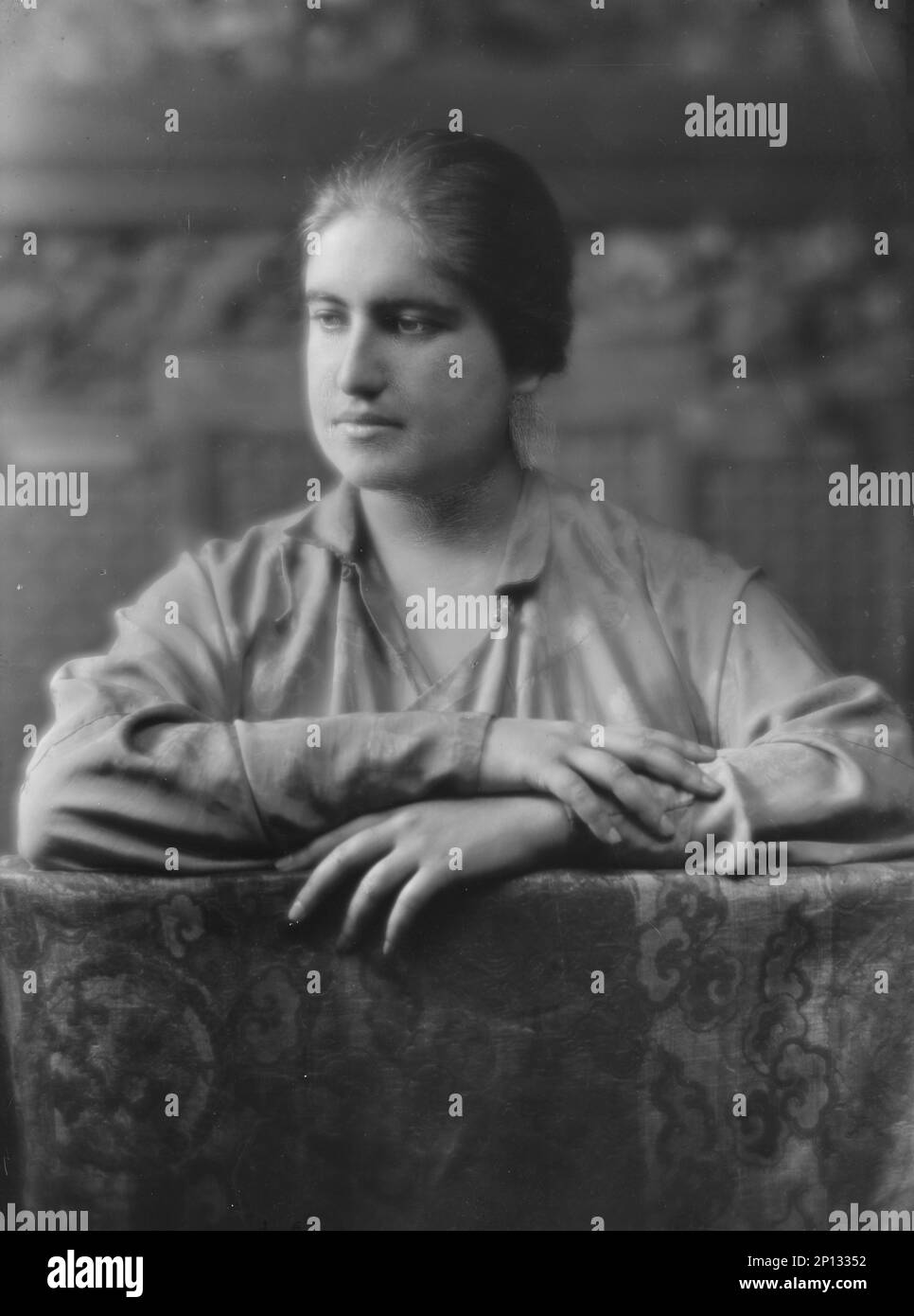 Wertheimer, M., Miss, portrait photograph, 1916 Stock Photo - Alamy