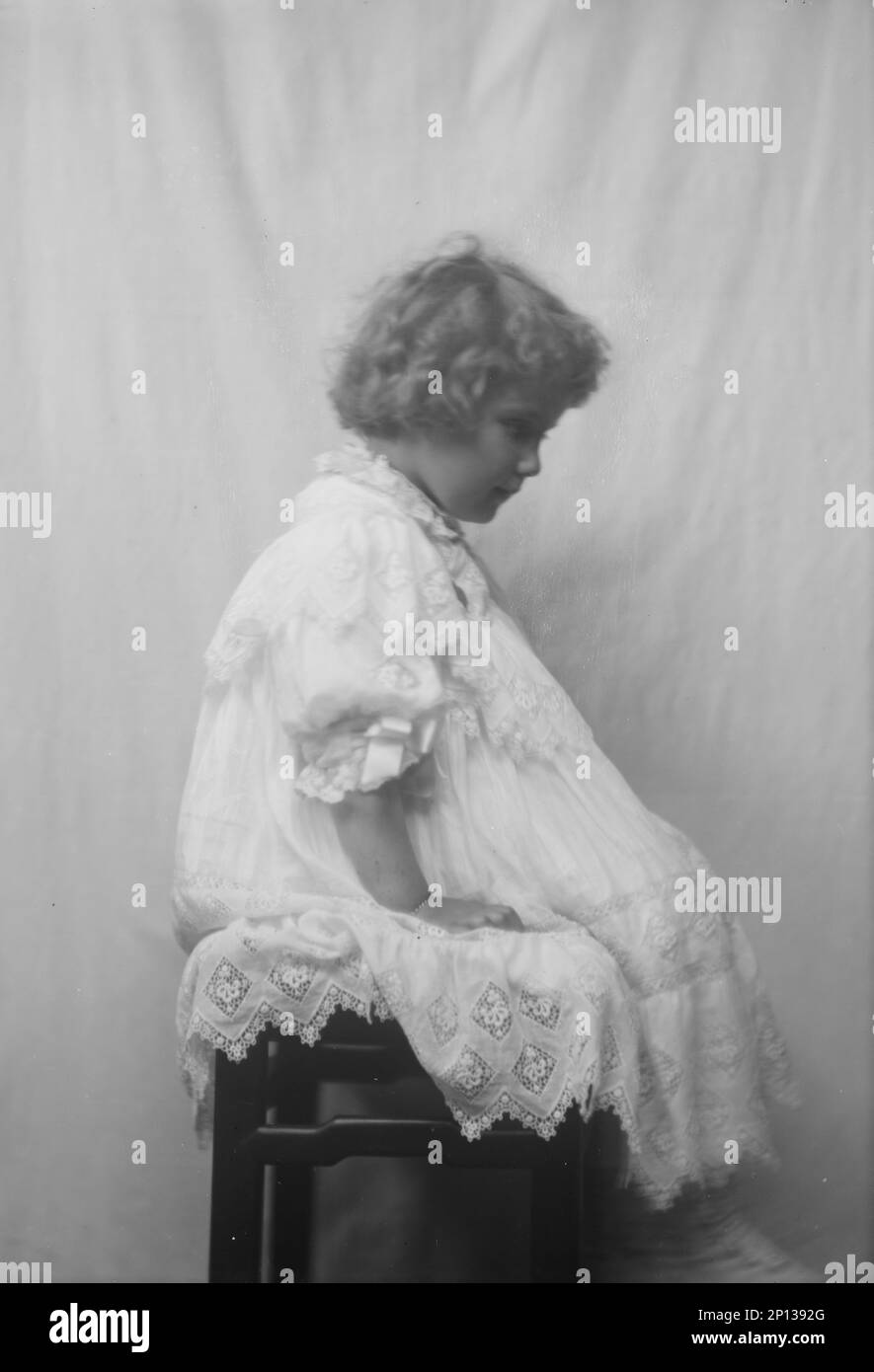 Horst child, portrait photograph, between 1906 and 1912 Stock Photo - Alamy