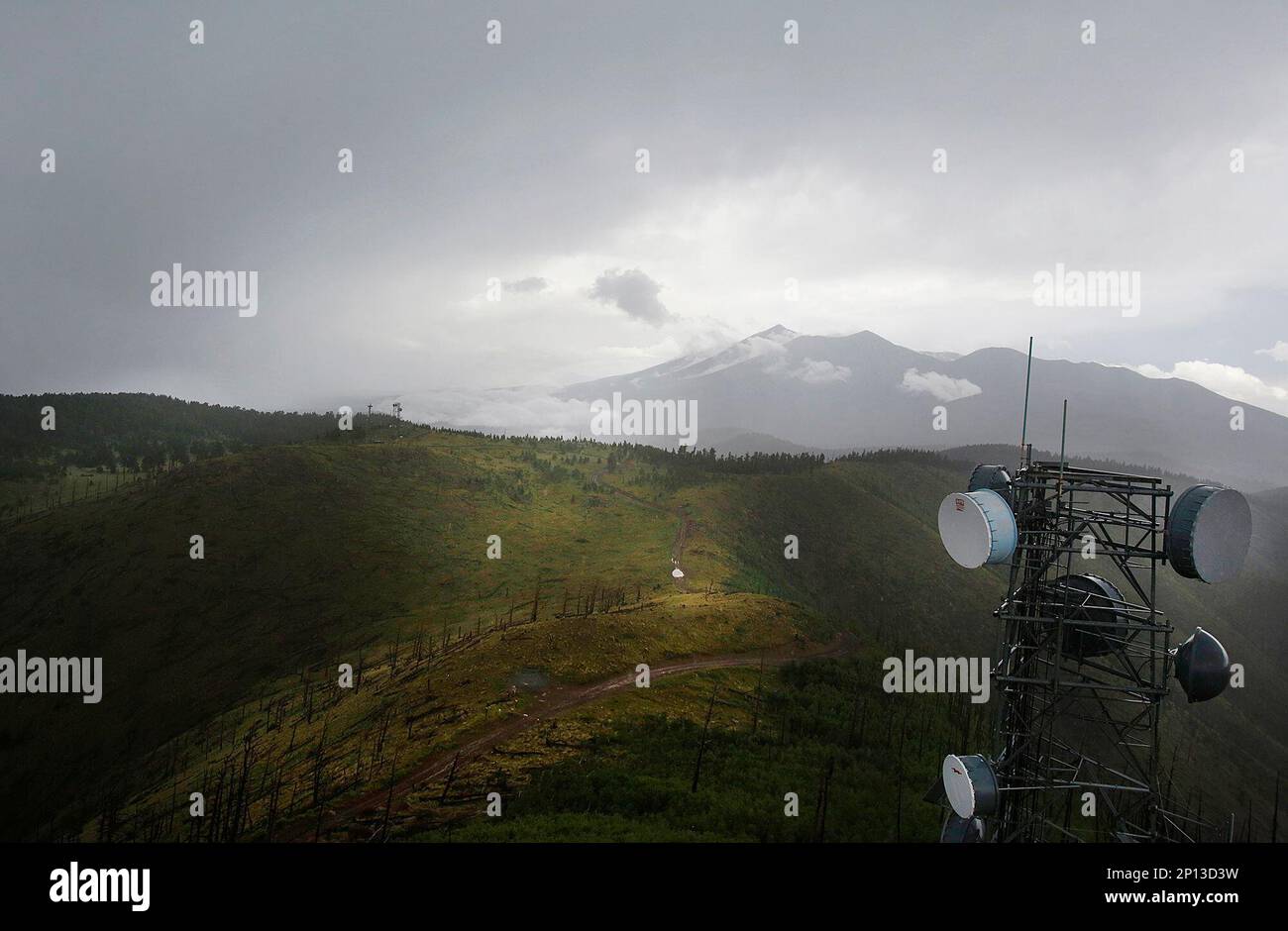 The view looking north toward the San Francisco Peaks from the Mount ...