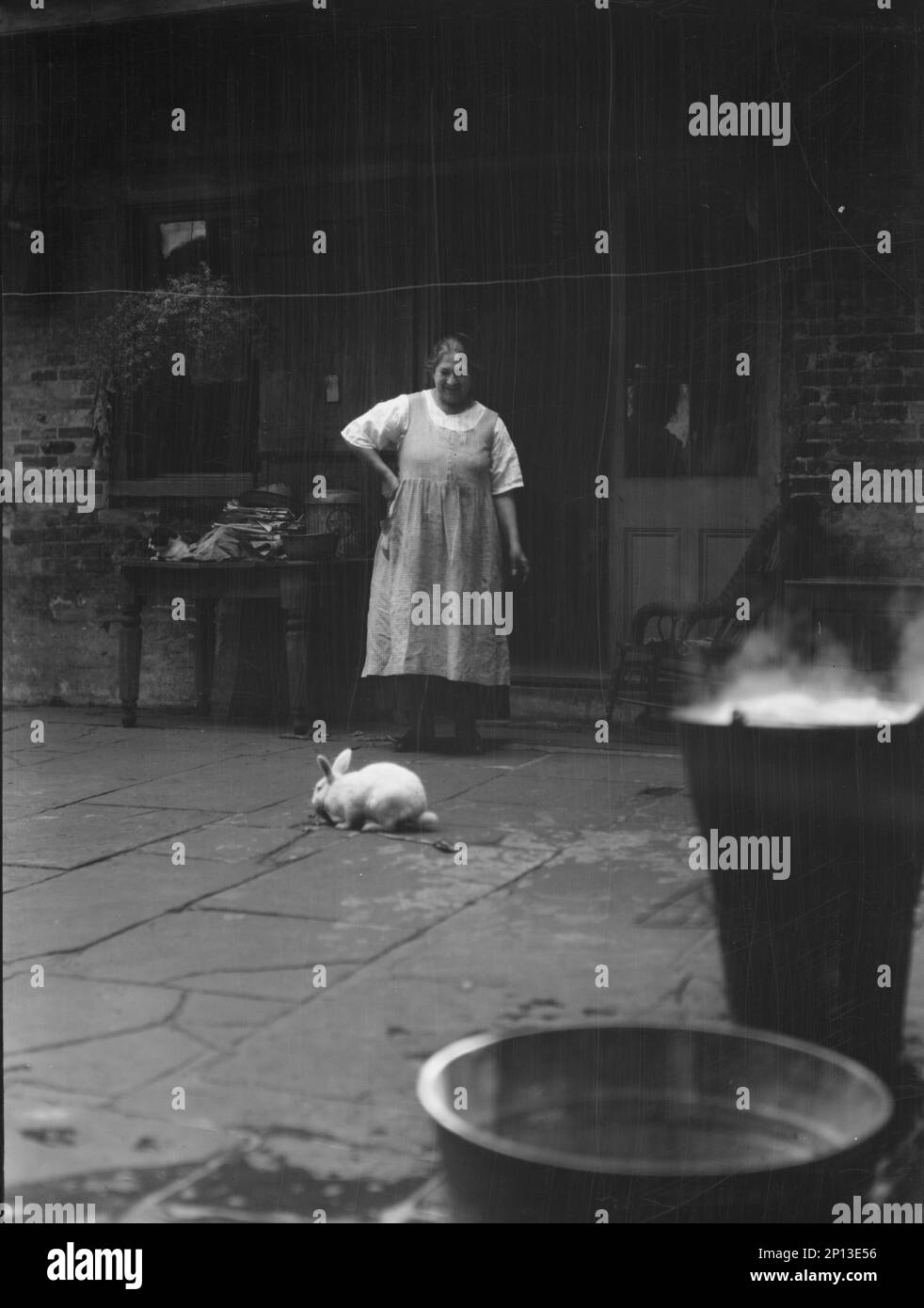 City woman and country woman in the 1920s hi-res stock photography and ...