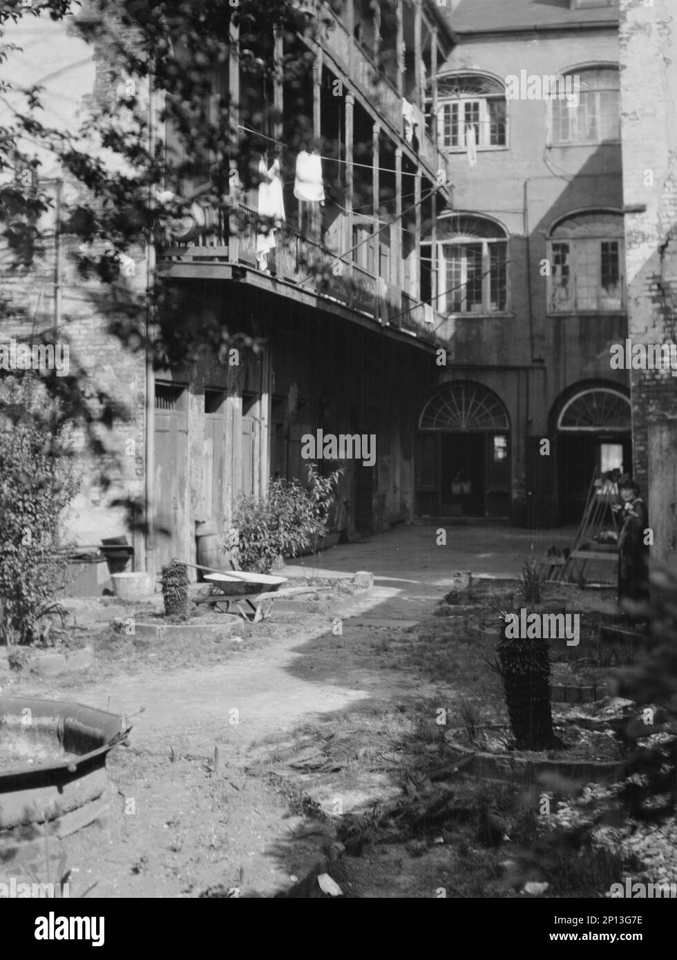 Courtyard, New Orleans, between 1920 and 1926 Stock Photo - Alamy