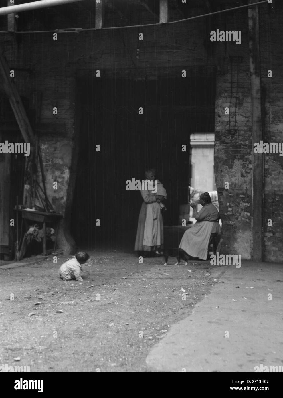 Female women twenties bw hi-res stock photography and images - Alamy