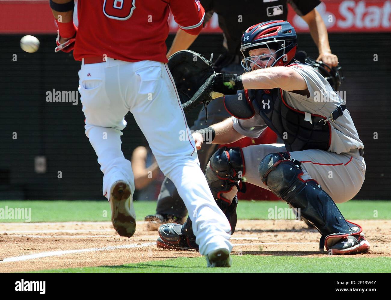 31 Jul. 2016: Boston Red Sox catcher Ryan Hanigan (10) gets ready to ...