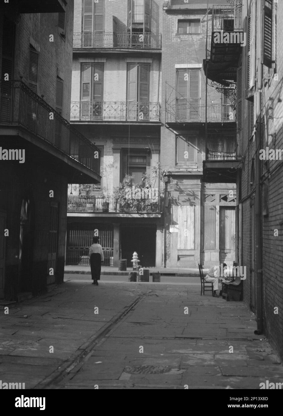 1920s alleyway hi-res stock photography and images - Alamy