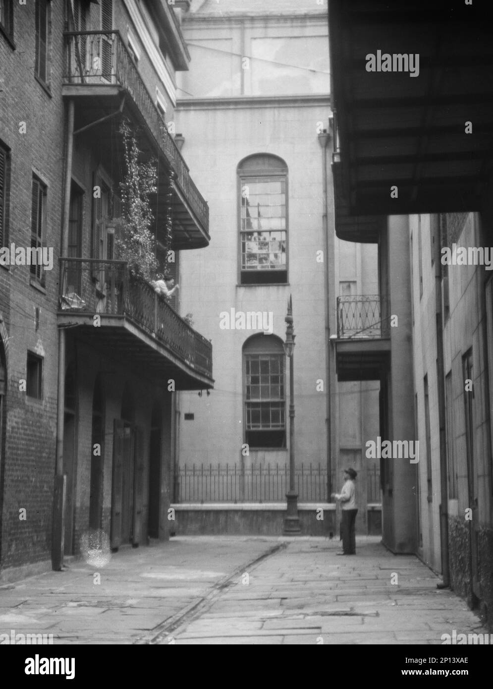 1920s alleyway hi-res stock photography and images - Alamy