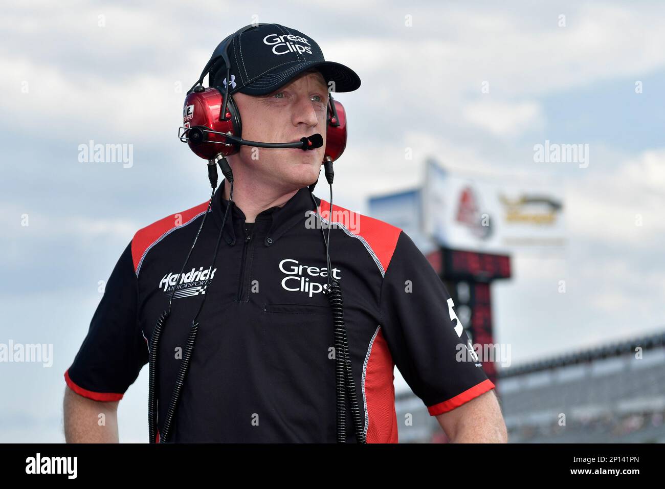 Keith Rodden, crew chief for Kasey Kahne, during qualifying for the ...