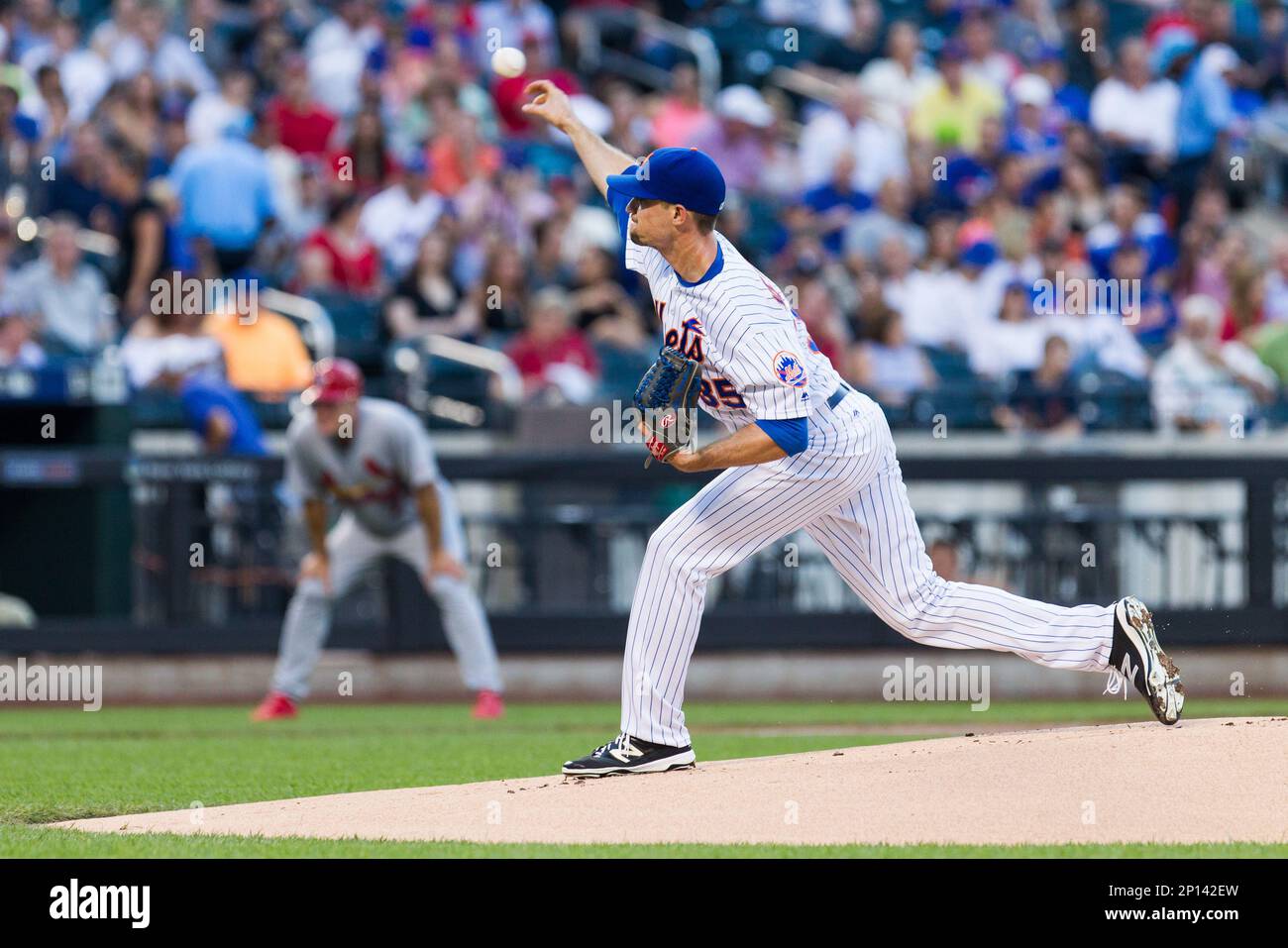 July 27, 2016: New York Mets pitcher Logan Verrett (35) in action ...
