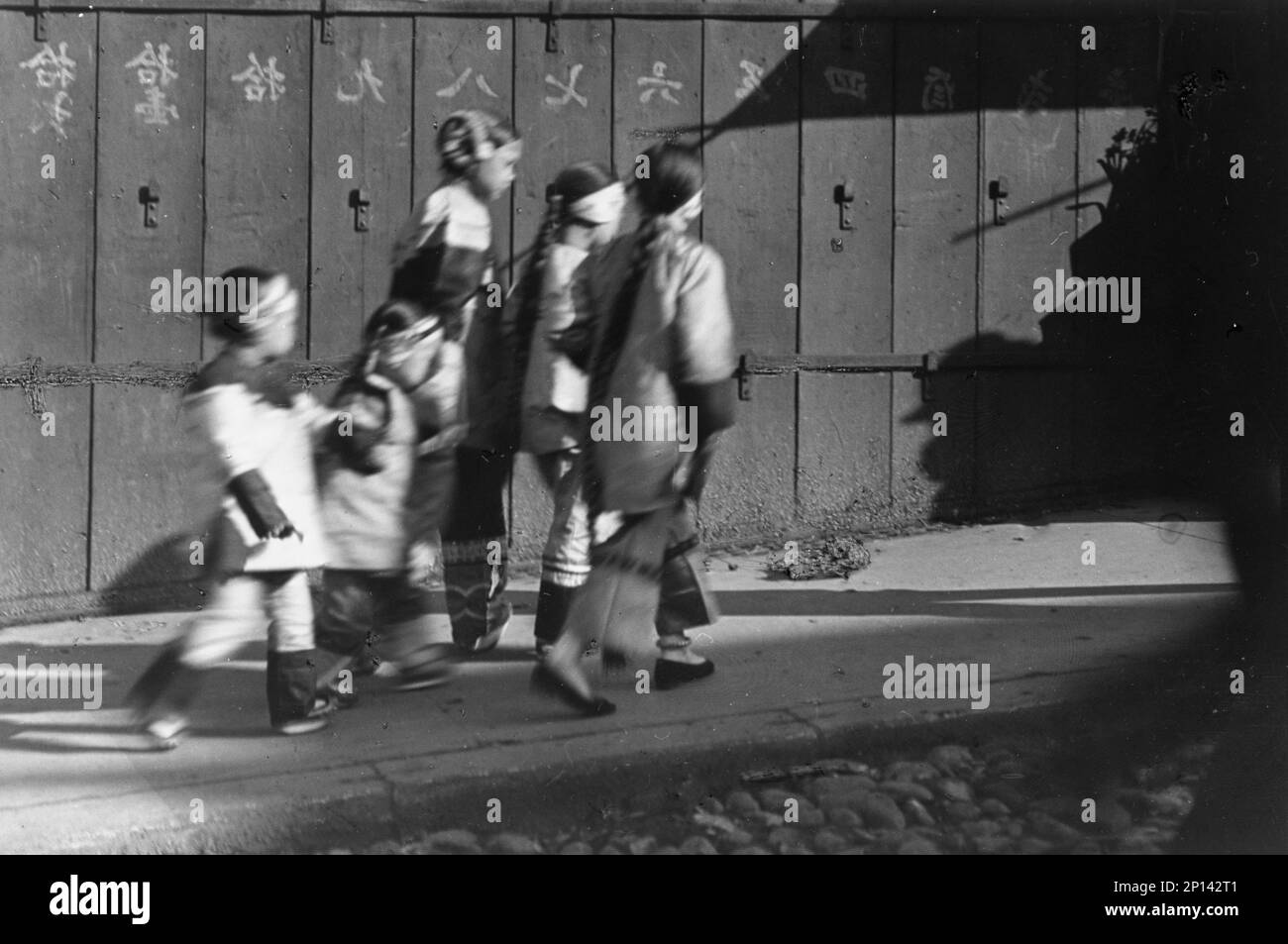 Five girls in holiday finery, Chinatown, San Francisco, between 1896 ...