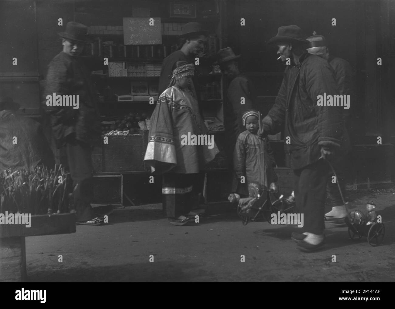 The toy peddler, Chinatown, San Francisco, between 1896 and 1906 Stock ...