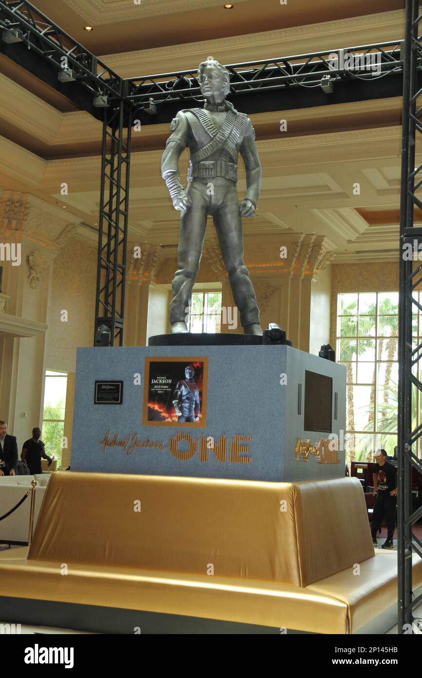 Photo by: Raoul Gatchalian/STAR MAX/IPx7/27/16Michael Jackson's iconic ...